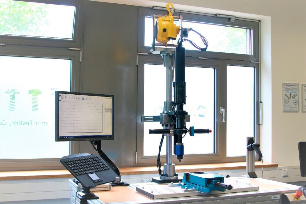 Thread-forming screw for high-performance and bioplastics || Picture 3 / 3