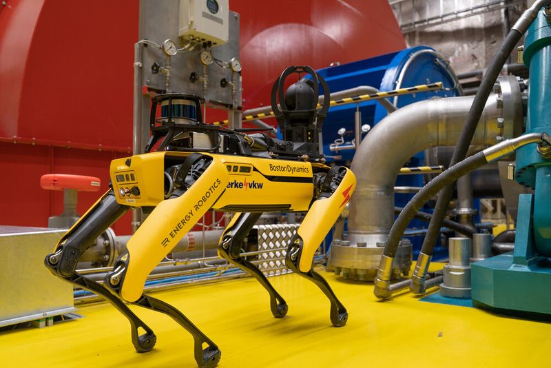 Die Roboter kommen! Auf Inspektionsrundgang in der Chemieanlage mit ...