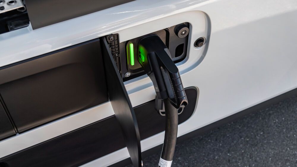 Milence eröffnet ersten Ladehub für E-Trucks