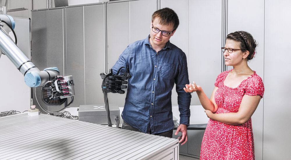 Roboter lernen das Greifen vom Menschen