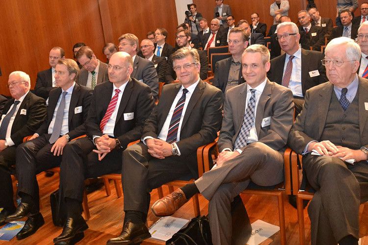 DAT-Report: Die Autos auf dem Hof locken die Käufer || Bild 8 / 9