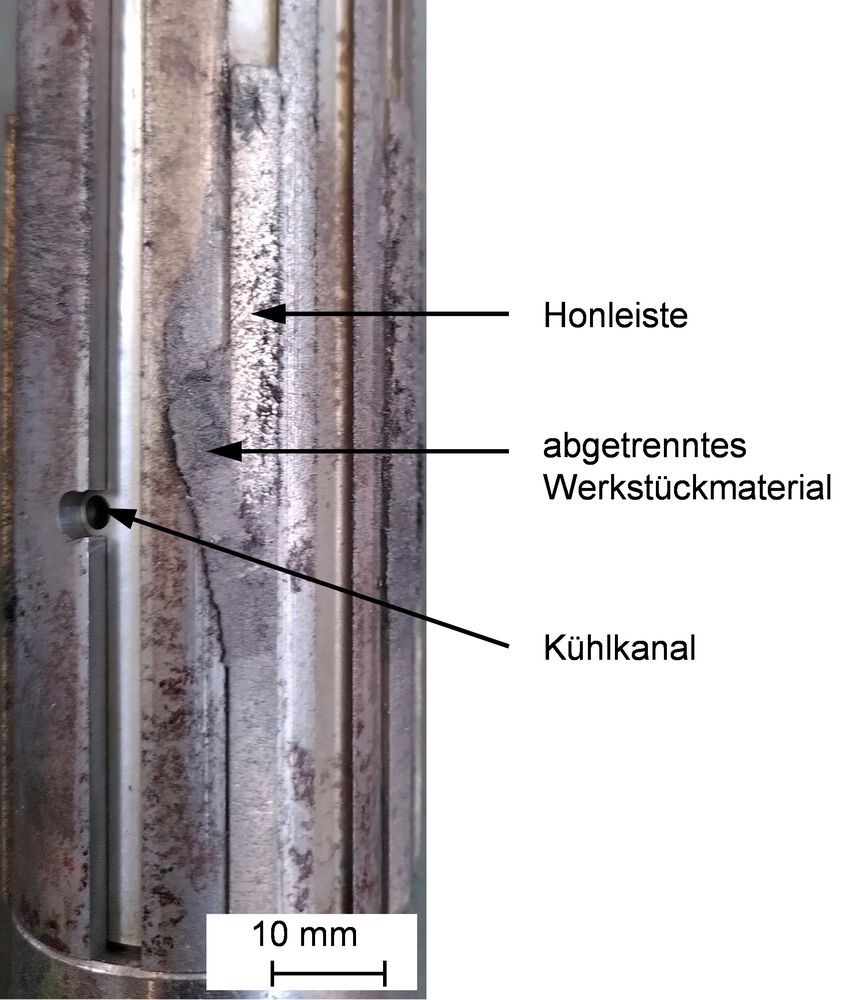 Definierte Schwingungen erlauben das Honen jetzt auch ohne KSS