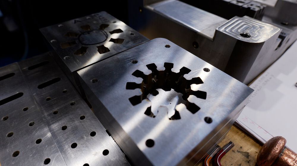 Neptune Injection embraces EDM for unmatched precision || Picture 1 / 6