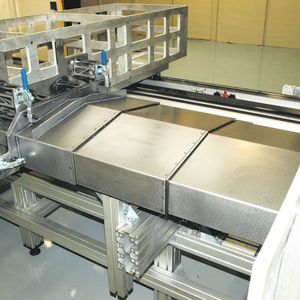 Beakbane entwickelt Schutzabdeckungen für Werkzeugmaschinen zusammen ...