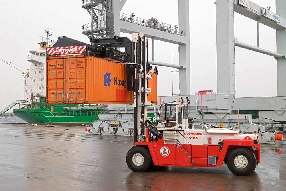 Präzises Container-Handling mit Stapler-Power