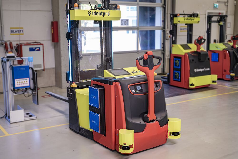 WES und induktives Laden machen Lager-Workflows effizienter