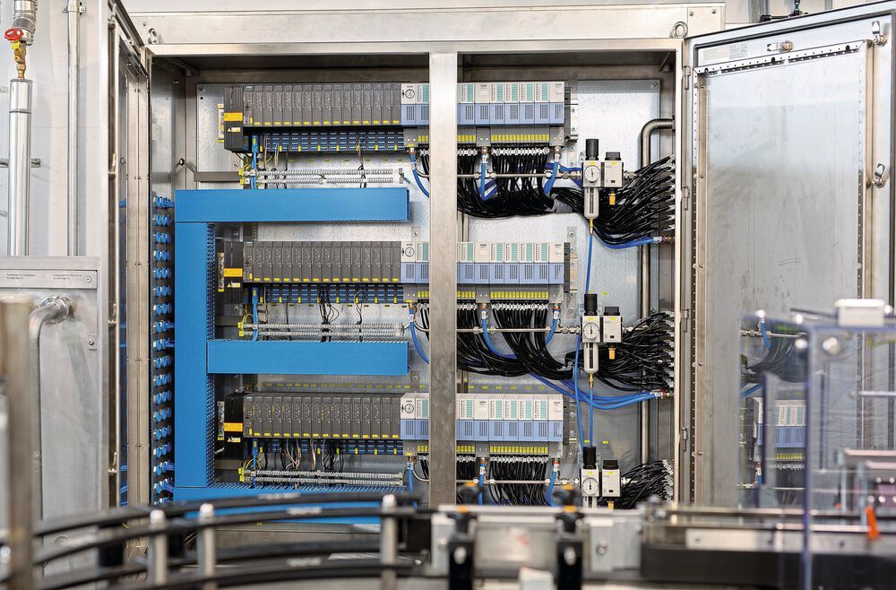 Pneumatik-Ventile und I/O-Module gemeinsam im ATEX-Schaltschrank