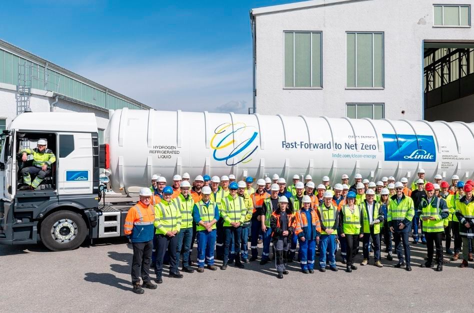 Largest Trailer for Liquid Hydrogen Is Ready for Use