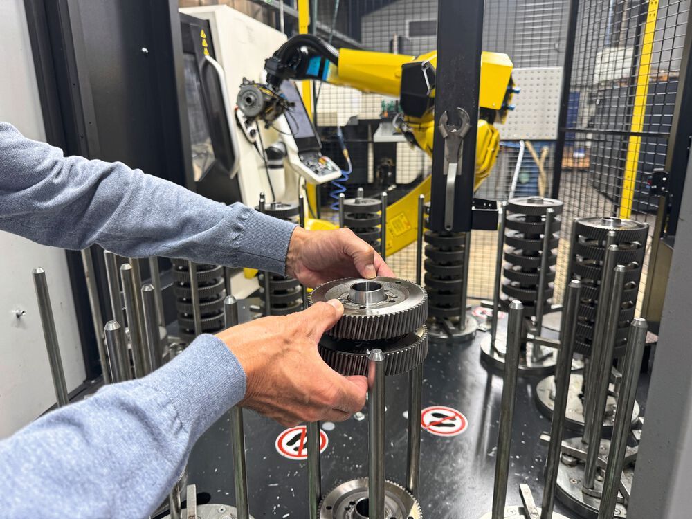 Einfache Automatisierung einer hochpräzisen Fertigung || Bild 1 / 5