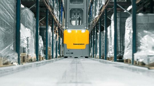 Hochregalstapler: Mit Büchern hoch hinaus