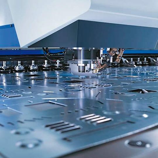 Universelle Stanzmaschinen