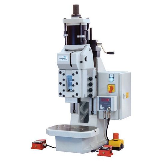 Pneumatik- und Servo-Pressen erfüllen Performance Level „e“