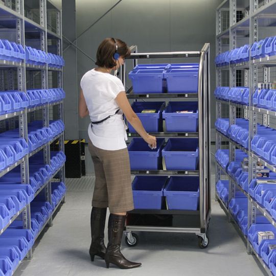 Ineinandergreifende Kommissionier- und Montagesysteme für die optimale ...