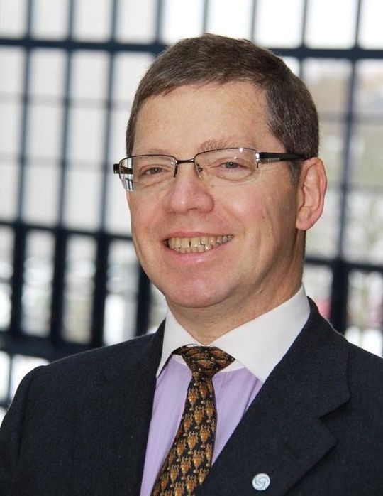 Vorbehandeltes Zahnfleisch: Weniger Komplikationen bei Zahnimplantaten