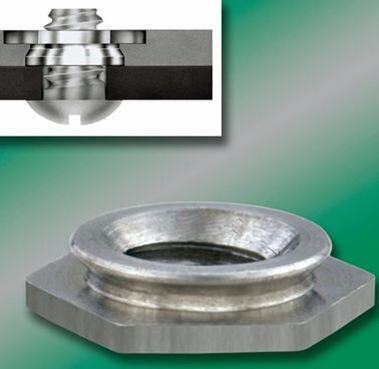 Beidseitig bündige Einpressmuttern für eine Installation ohne Überstand