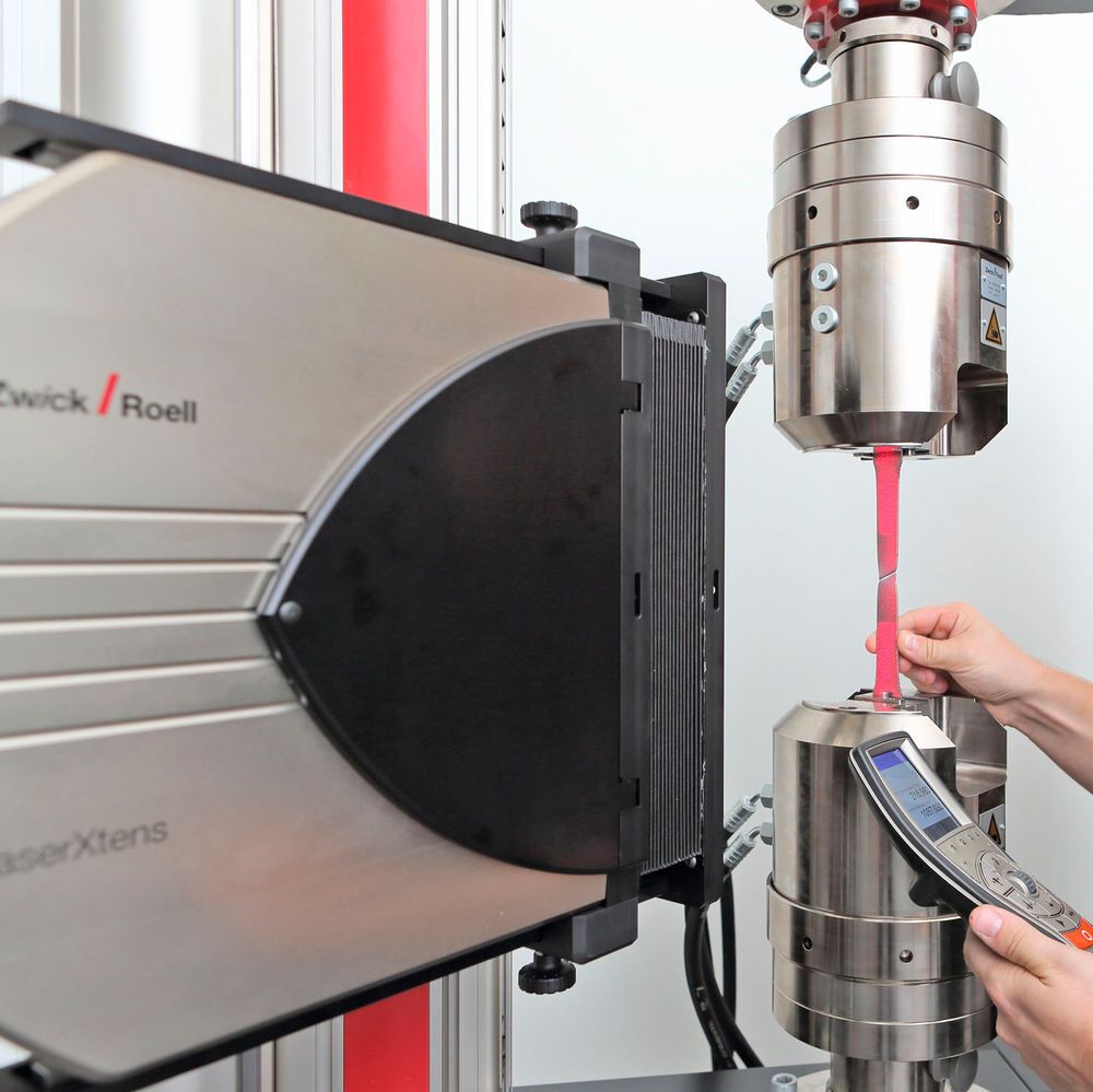 Zugversuch an Blechprobe nach DIN EN ISO 6892-1 mit Laser Xtens von ...