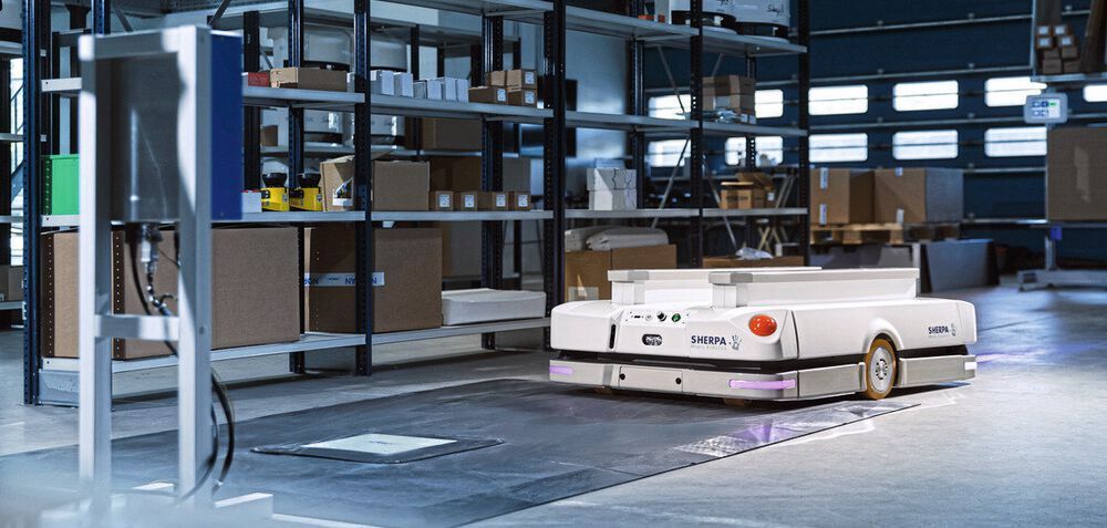 Fahrerlose Transportsysteme schnell und kontaktlos laden