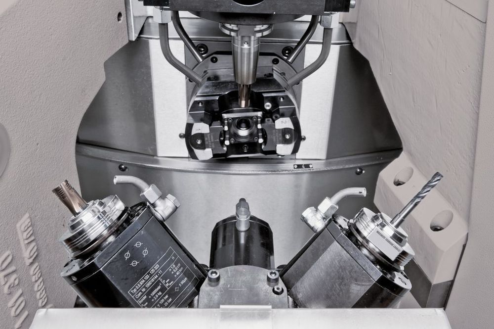 Optimierte Rundtaktmaschine für präzise Rückseitenbearbeitung