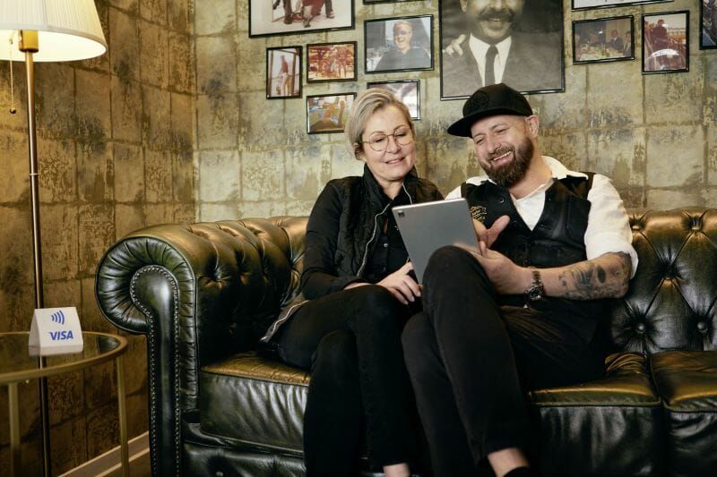 Kleinunternehmer und Gründer: Visa und OMR starten edukatives Programm