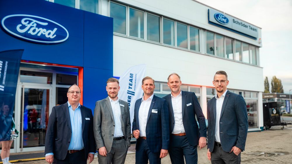 Schröder Team eröffnet neues Ford-Autohaus || Bild 1 / 5