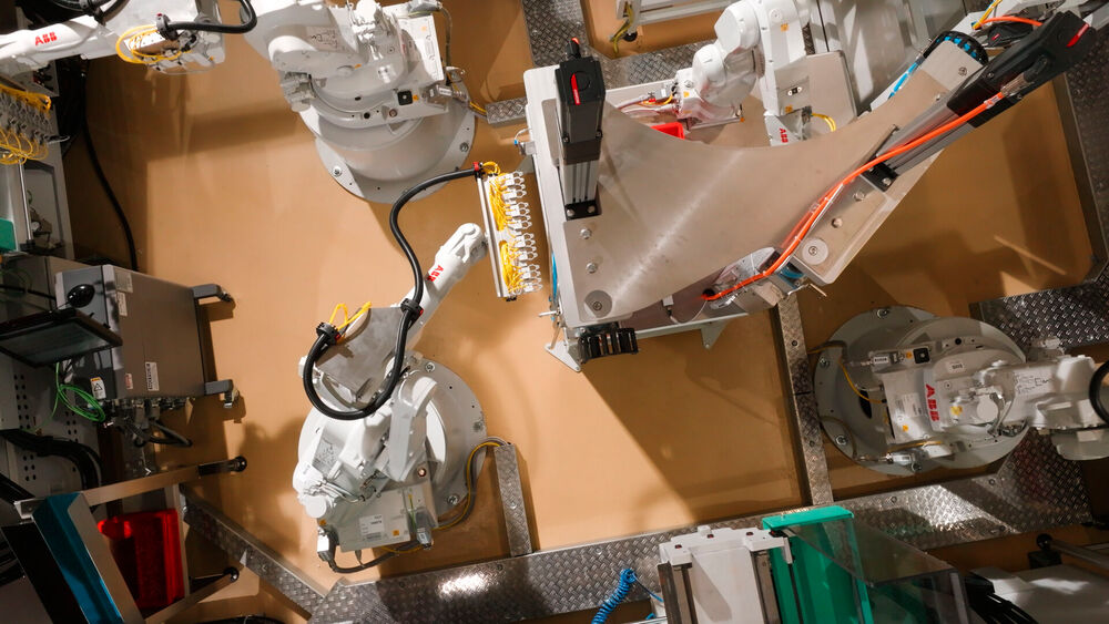 It's all in the mix: robots take injection moulding production to a new ...