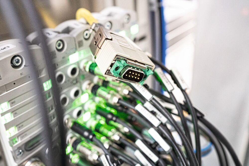 Push Pull Simplifies Proven Connection Technology